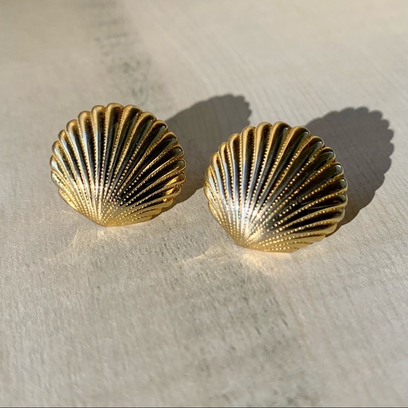 Monet | Jewelry | Monet Gold Tone Sea Shell Stud Earrings | Poshmark